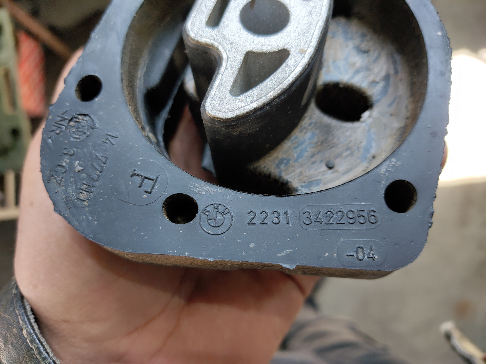 Замена подушки двигателя и АКПП — BMW X3 (E83), 3 л, 2005 года | визит ...