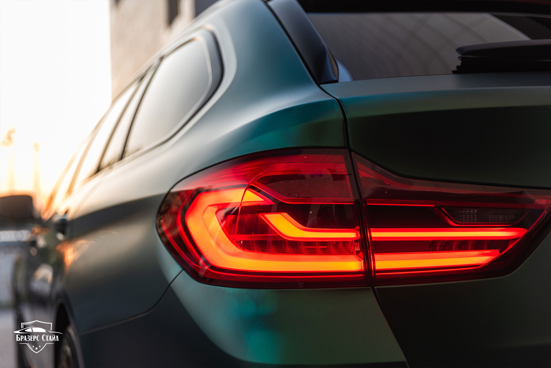 Оклейка BMW 5 (G31) плёнкой TeckWrap Pine Green | Защита матовым ...