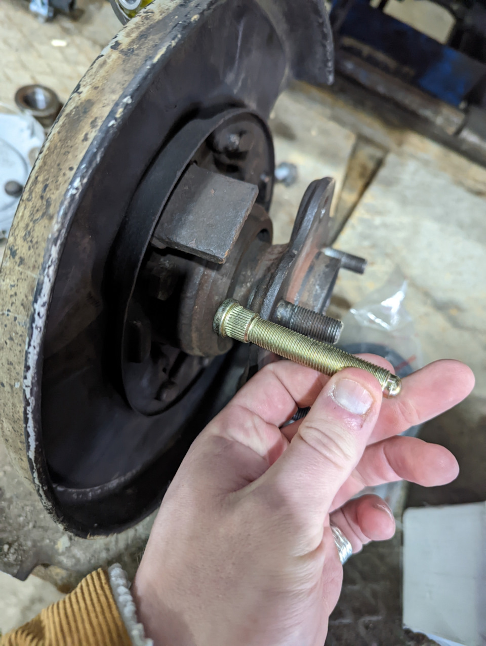 Шпильки👠 — Nissan Cedric (10G), 3 л, 2001 года | тюнинг | DRIVE2