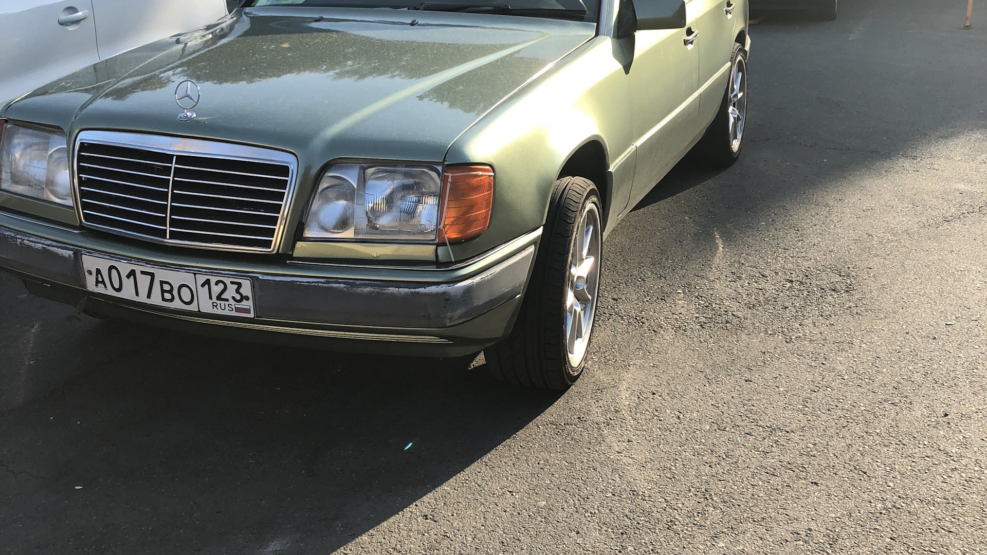 Mercedes-Benz E-class (W124) 3.0 бензиновый 1986 | Колумбийская зелень ...