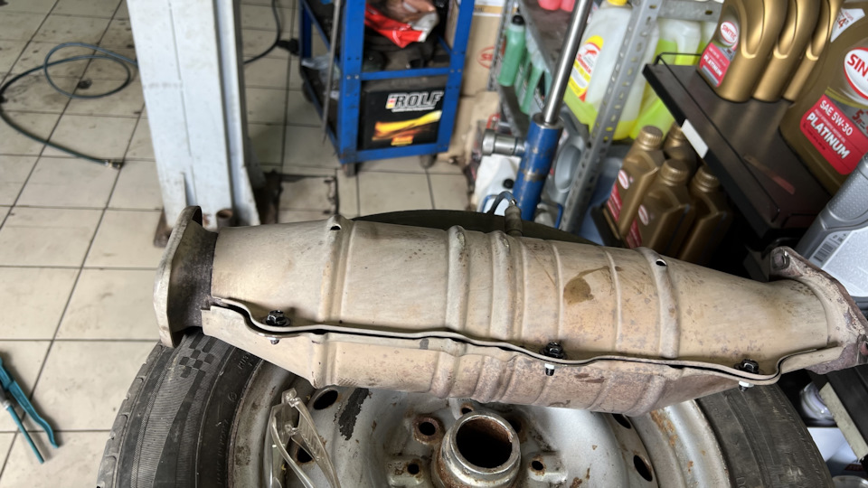 Замена глушителя, крепежей и заднего рычага — Honda S2000, 2 л, 2002 ...