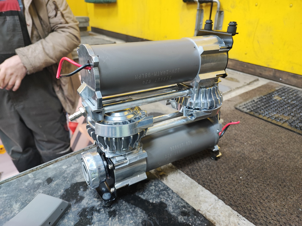 Беркут R24 х 2 в крыло (очередная пневмосистема) — Toyota Land Cruiser ...