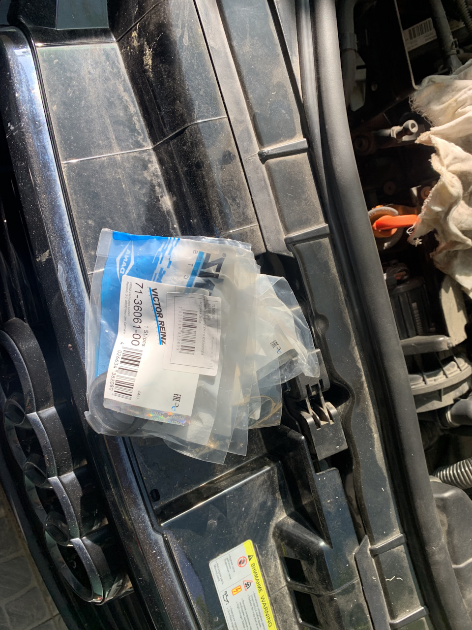 713606100 Прокладка, корпус впускного коллектора VICTOR REINZ ...