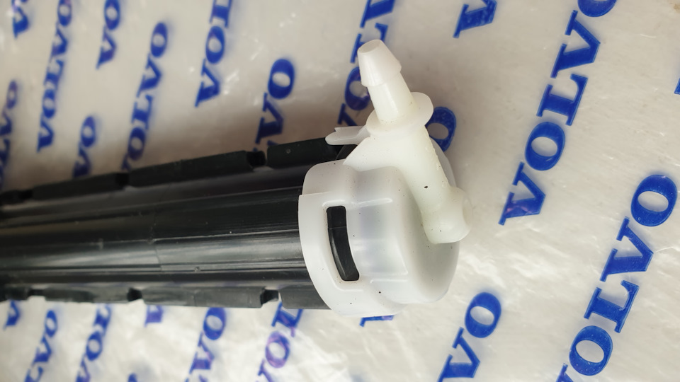 31391838 Форсунка омывателя правой фары Volvo | Запчасти на DRIVE2