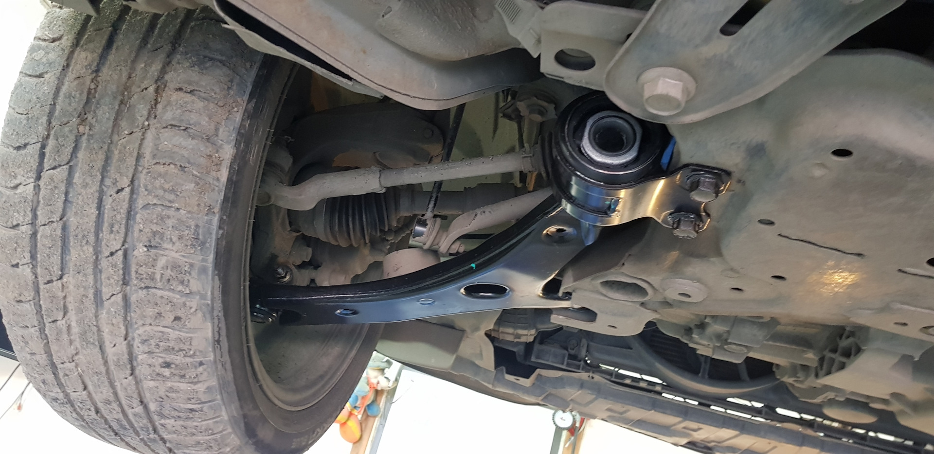 Замена передних рычагов, ремней и роликов. — Mazda 3 (1G) BK, 2 л, 2007 ...