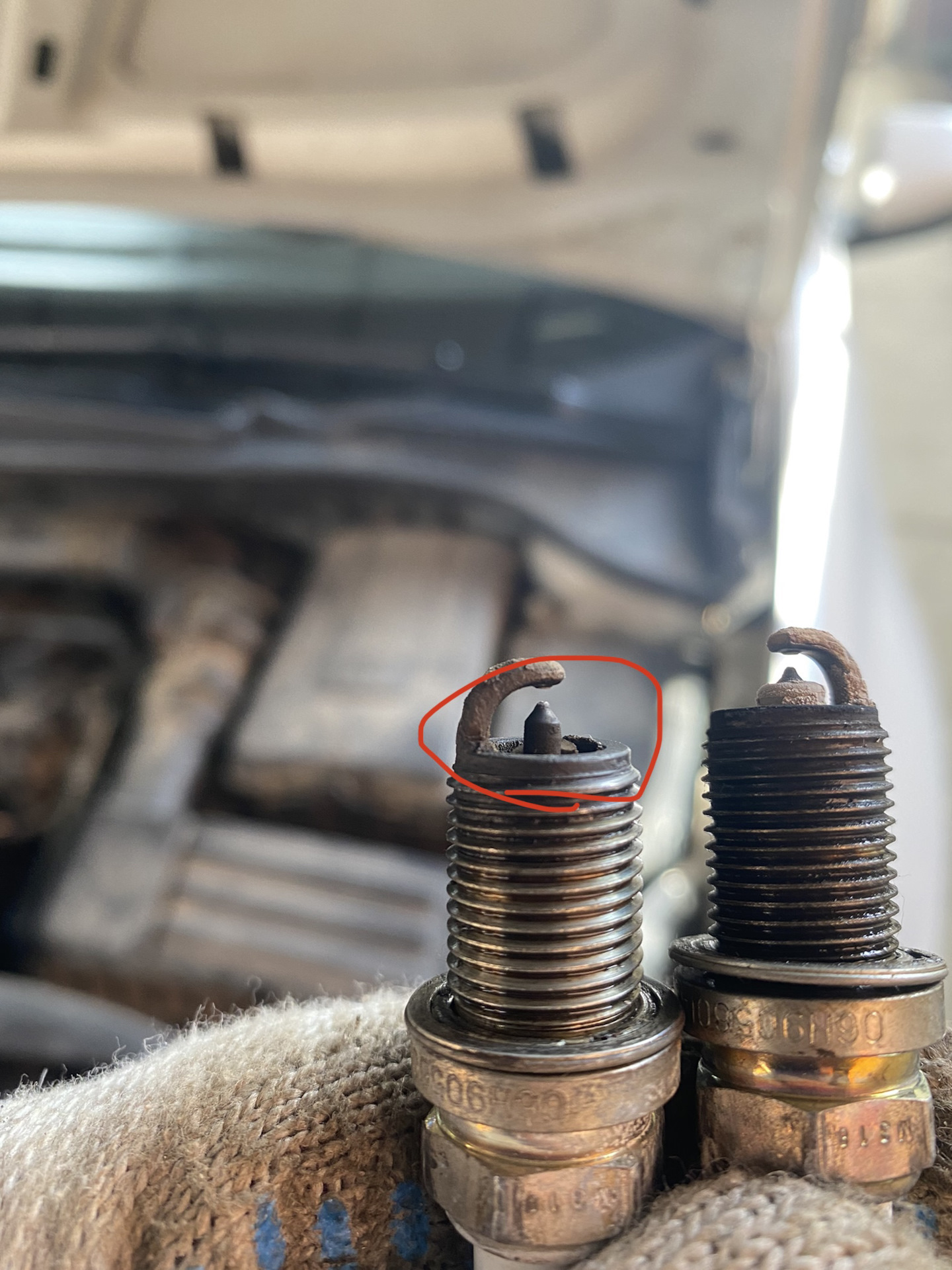 Замена свечей зажигания — Volkswagen Golf Mk6 GTI, 2 л, 2011 года ...