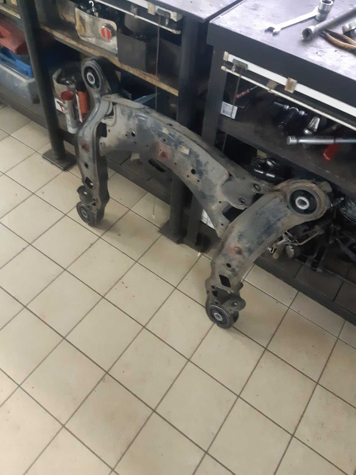 Замена саленблоков подрамника — Audi A6 (C6), 2,7 л, 2005 года ...