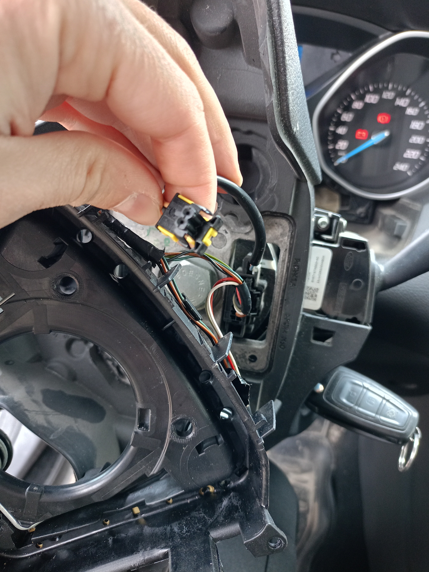 Установка кнопок на руль Форд Фокус 3 Амбиент — Ford Focus Sedan III, 1 ...