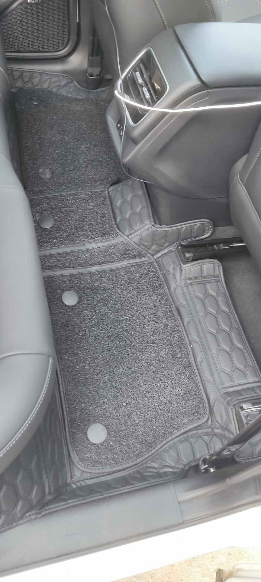 3D коврики — Tenet T7, 1,6 л, 2025 года | стайлинг | DRIVE2