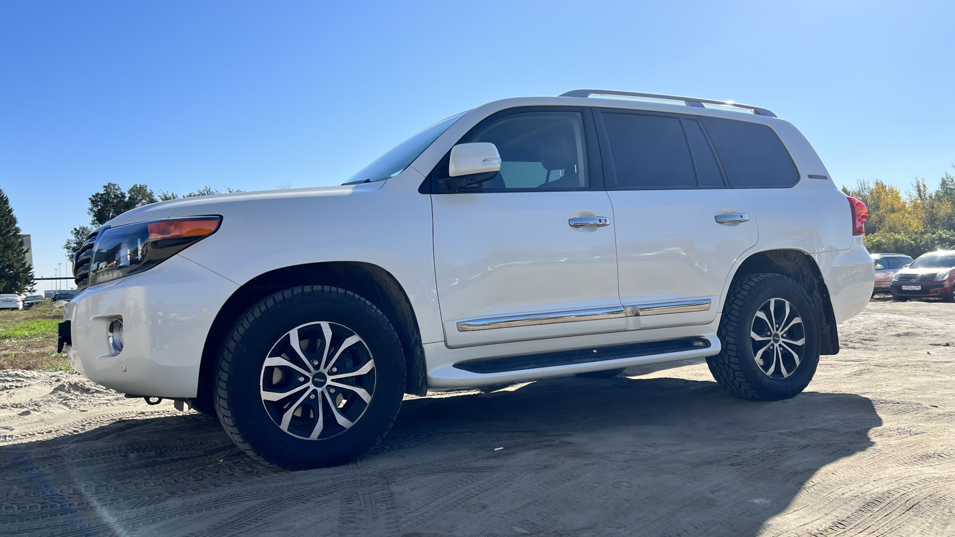 Установка оригинальных проставок 43136-60020 — Toyota Land Cruiser 200 ...