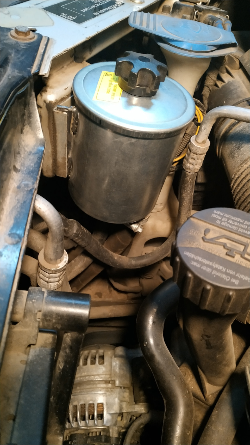 Бачок ГУРа с фильтром — Volkswagen Caravelle (T4), 2,5 л, 2001 года ...