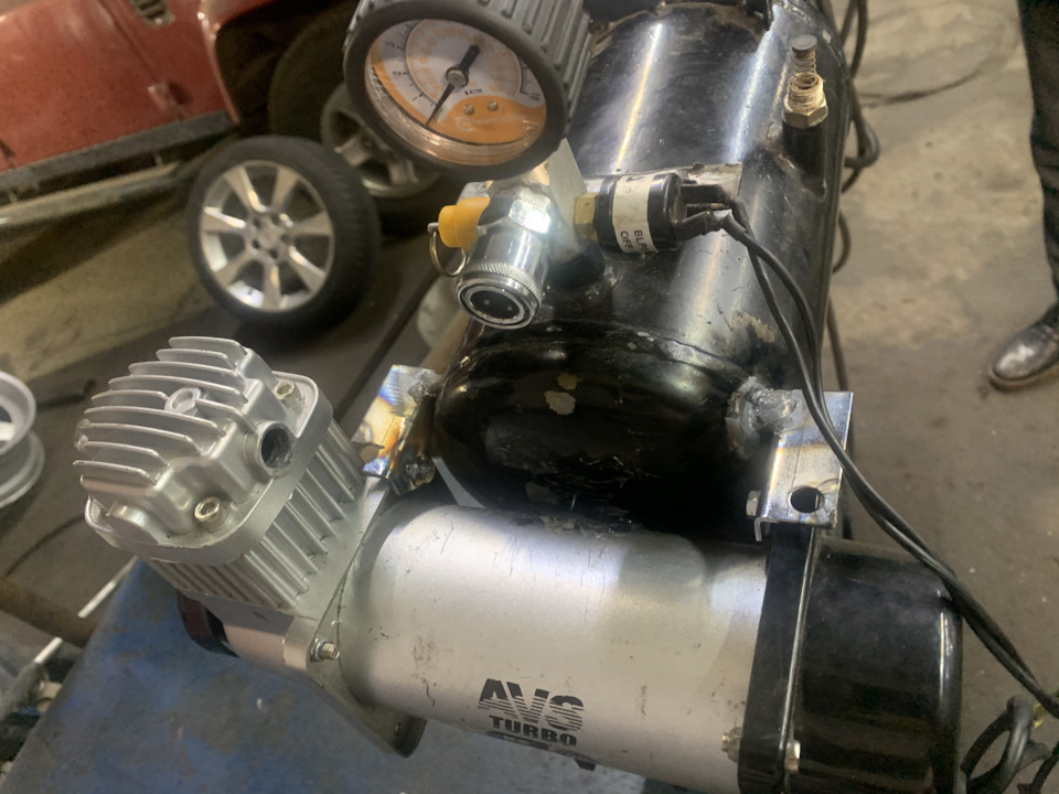 76. Компрессор в подкапотное пространство — Cadillac Escalade ESV (2G ...