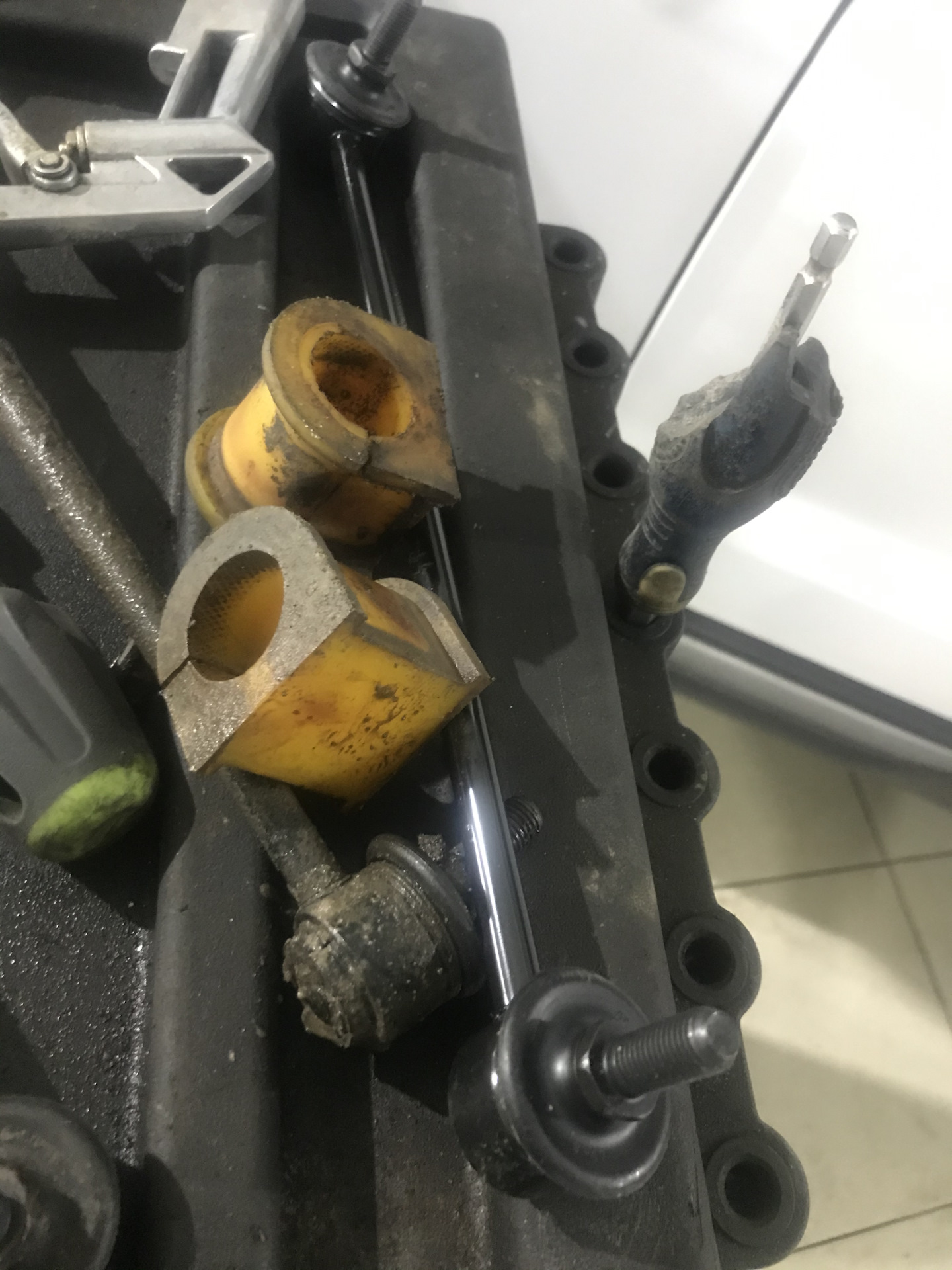 Замена стоек и втулок стабилизатора. — Suzuki Grand Vitara (2G), 2 л ...