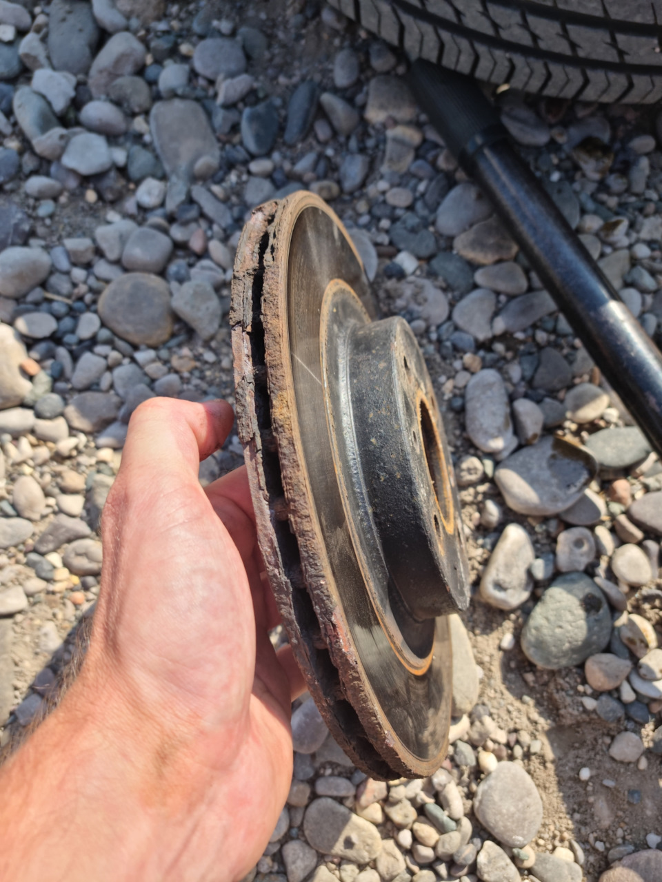 Замена тормозных дисков и колодок — Lada Гранта (1G), 1,6 л, 2017 года ...