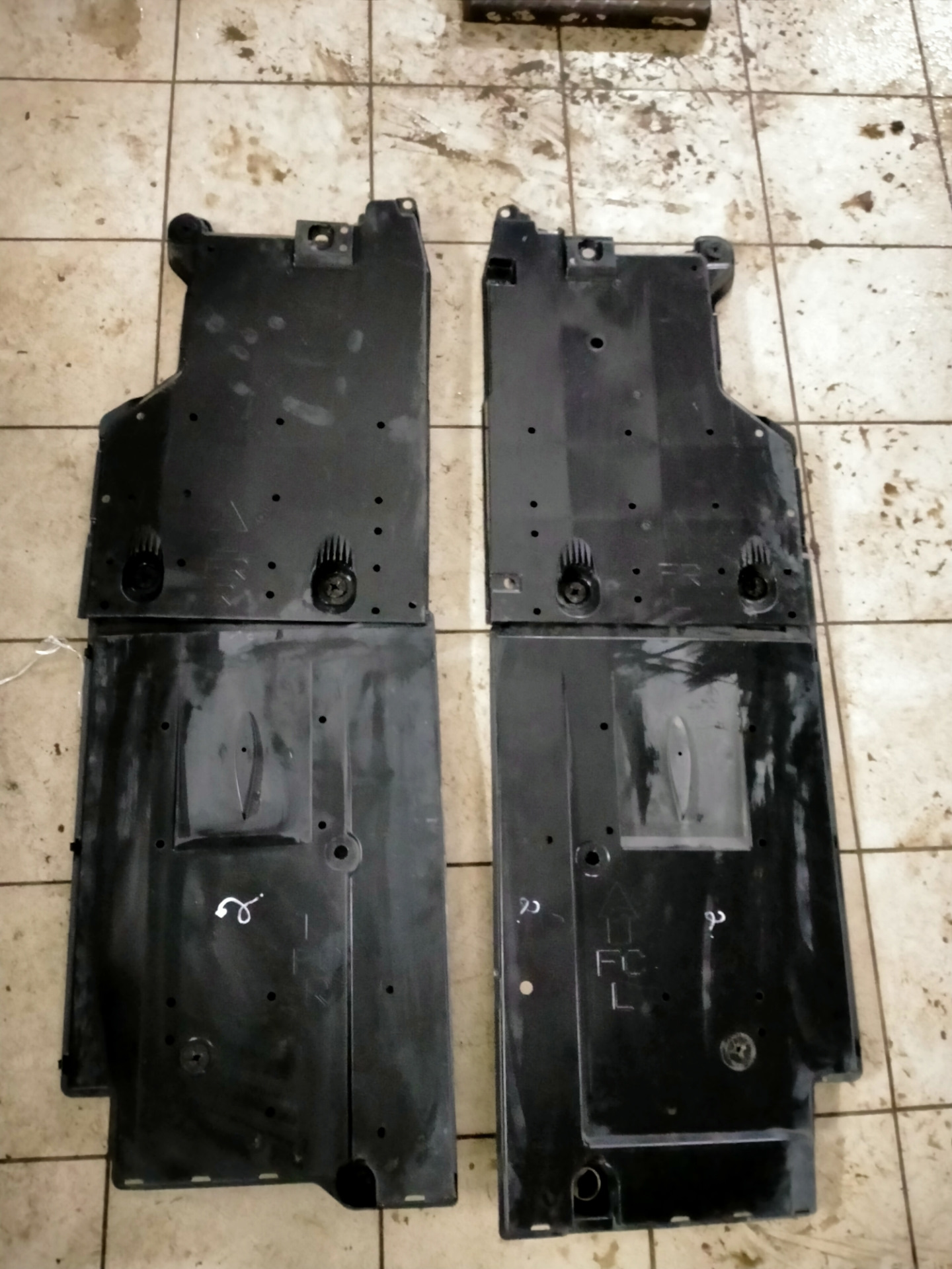 Заводская антигравийная защита — Toyota Corolla (160), 1,3 л, 2014 года ...