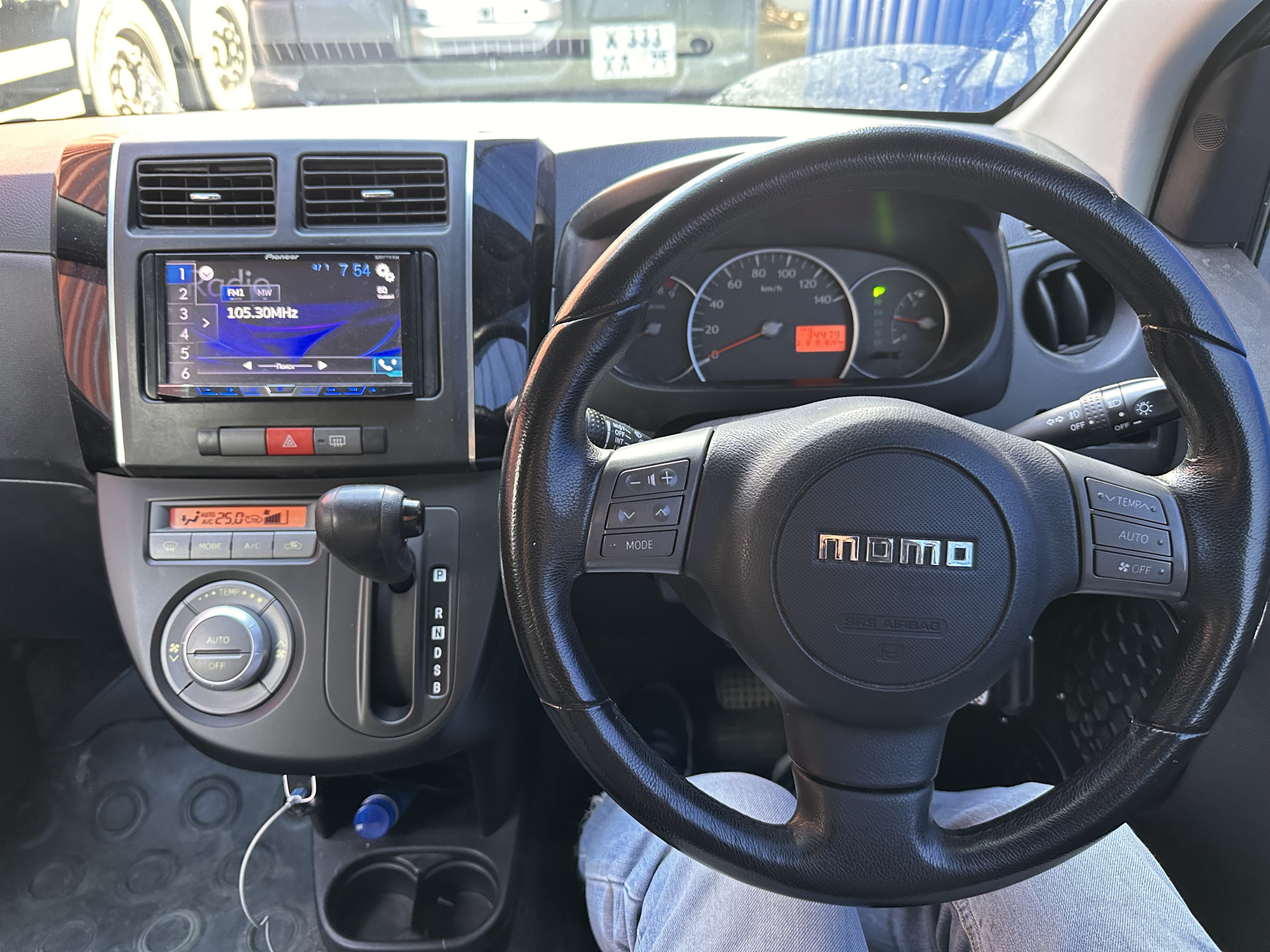 Установка руля Momo — Daihatsu Mira (L275/L285), 0,7 л, 2015 года | тюнинг | DRIVE2