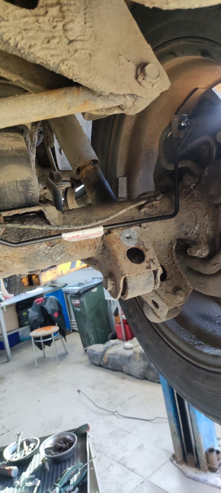 Замена тормозных трубок. — Toyota Land Cruiser Prado 120-series, 4 л ...