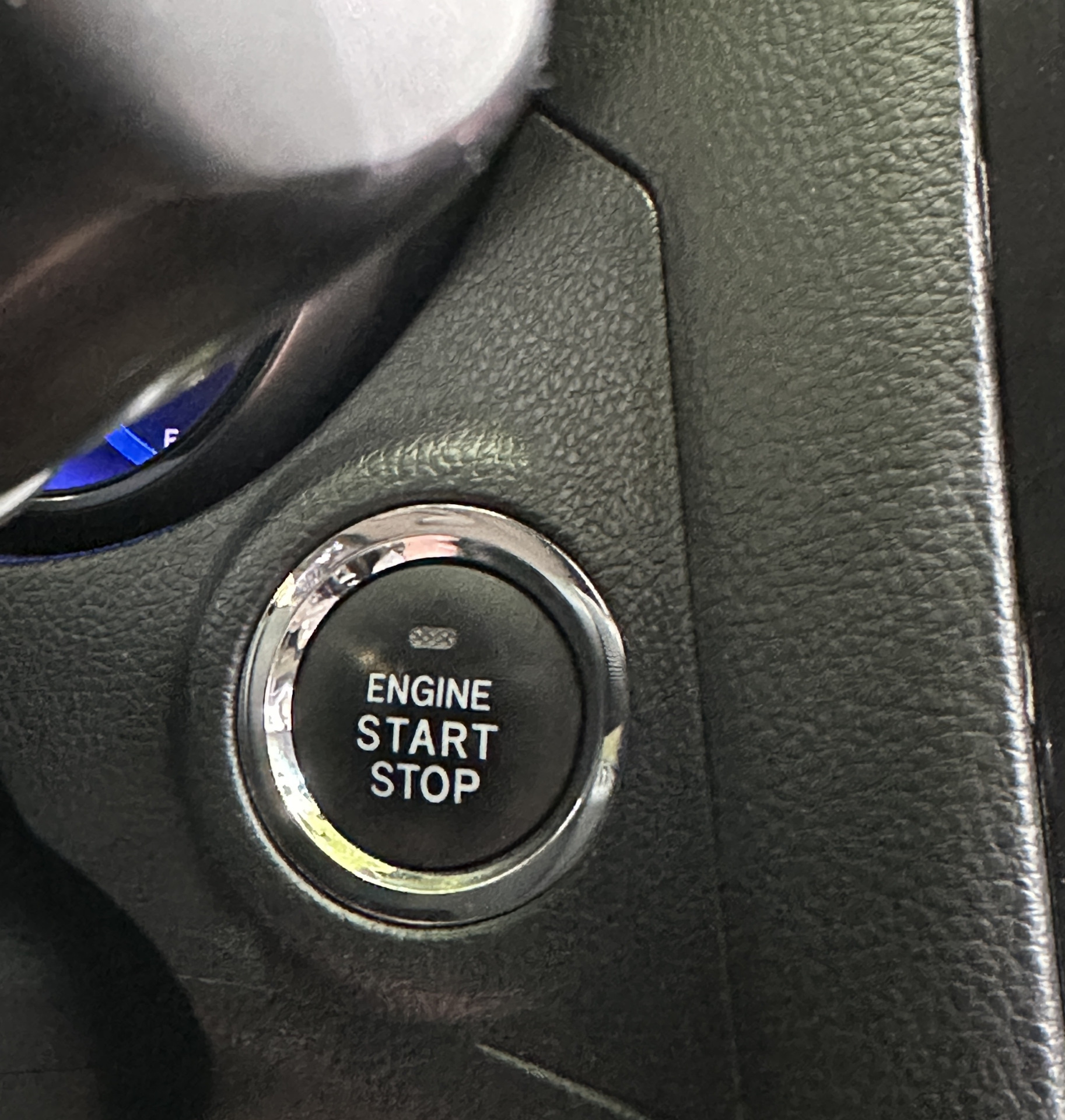 Красная кнопка Start/Stop STi №13 — Subaru Outback (BS), 2,5 л, 2016 года | стайлинг | DRIVE2