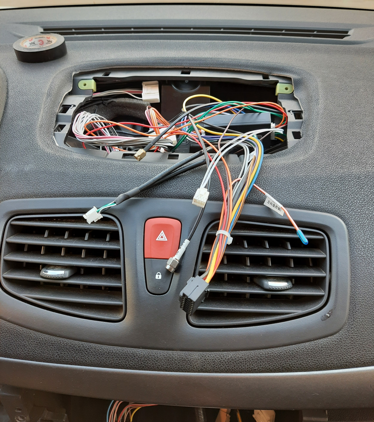 Установка магнитолы TEYES CC3 4/64 — Renault Fluence, 1,6 л, 2014 года ...