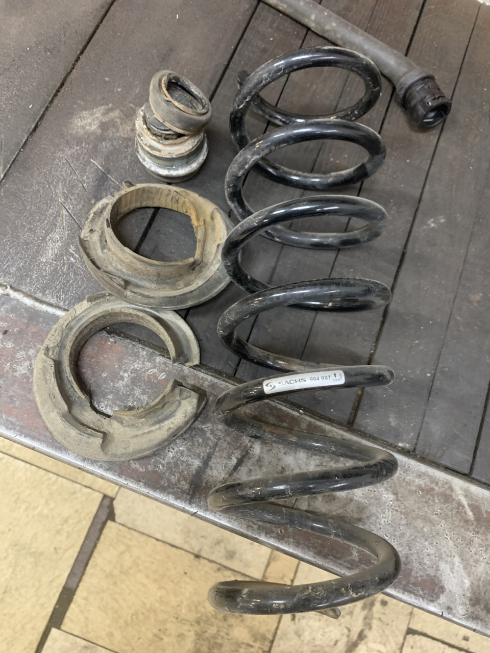 Замена плавающих, пружины, разработка руль тяг и развальных болтов ...