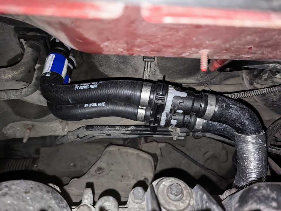 Замена патрубков отопителя — Volvo C30, 2,4 л, 2007 года | визит на ...