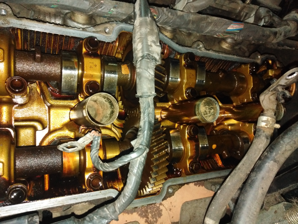 Поменял заглушки ДВС(сзади, сверху), свечи, прокладки клапанных крышек ...