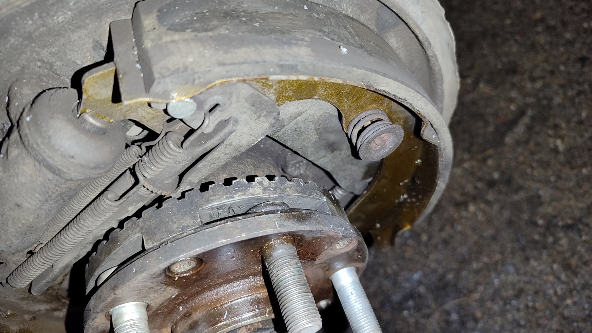 Замена шпилек — Subaru Forester (SF), 2,5 л, 2000 года | своими руками | DRIVE2