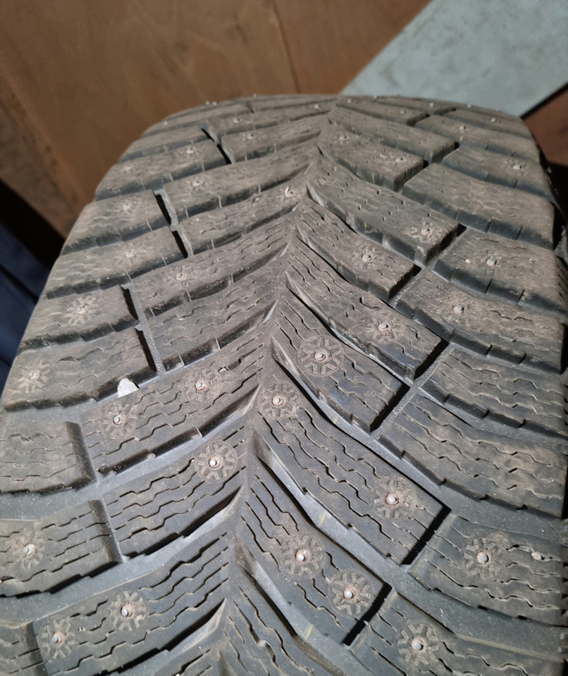 Шины зимние шипованные Michelin 225/55 R17 на BMW 5 series (F10), Audi ...