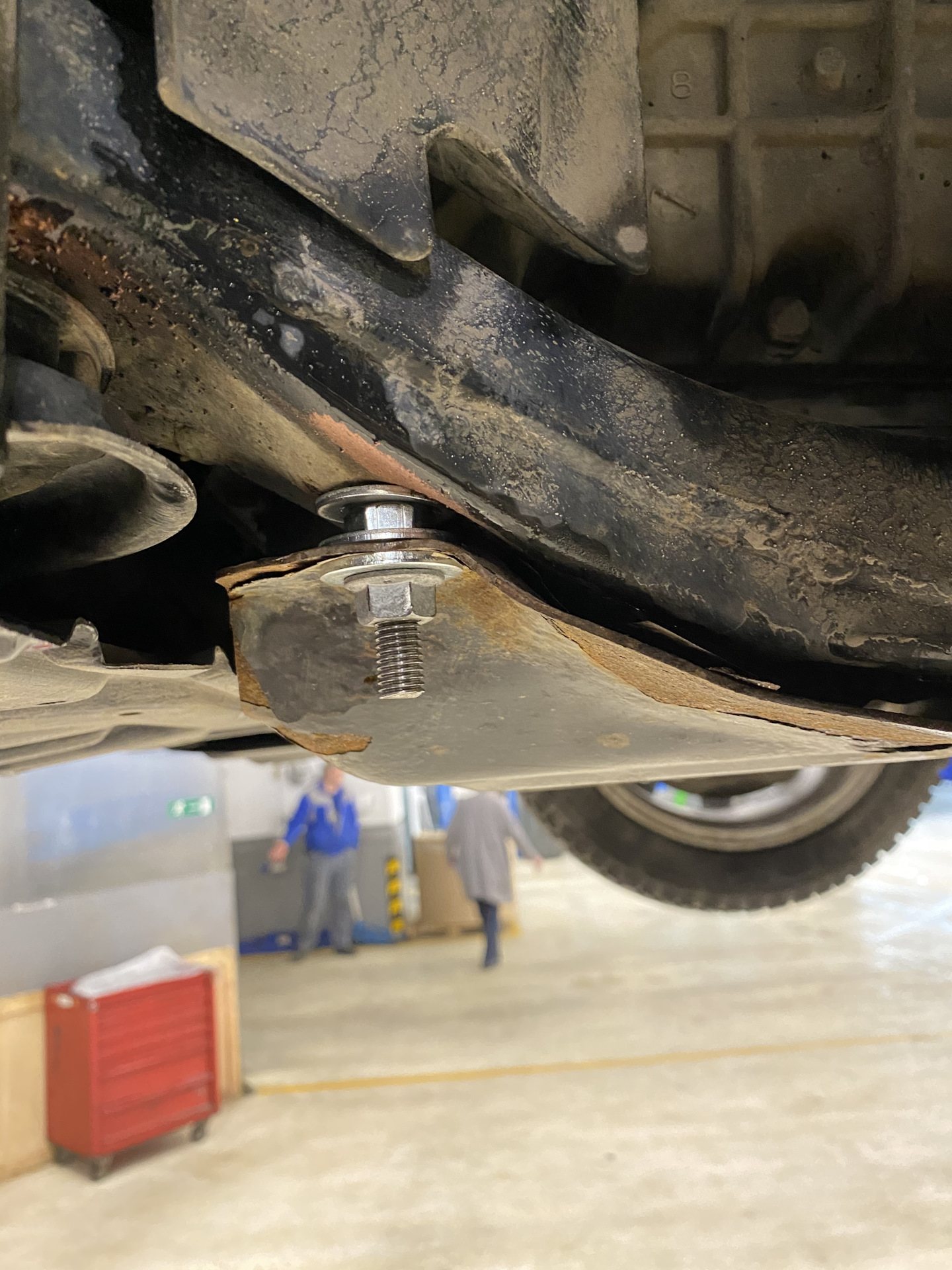 Обслуживание тормозных механизмов, частичная замена масла в АКПП ...