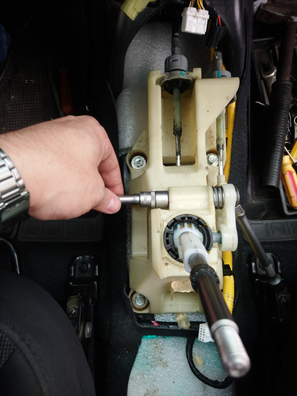 Кулиса МКПП(профилактика) — Hyundai Solaris, 2012 года | своими руками | DRIVE2