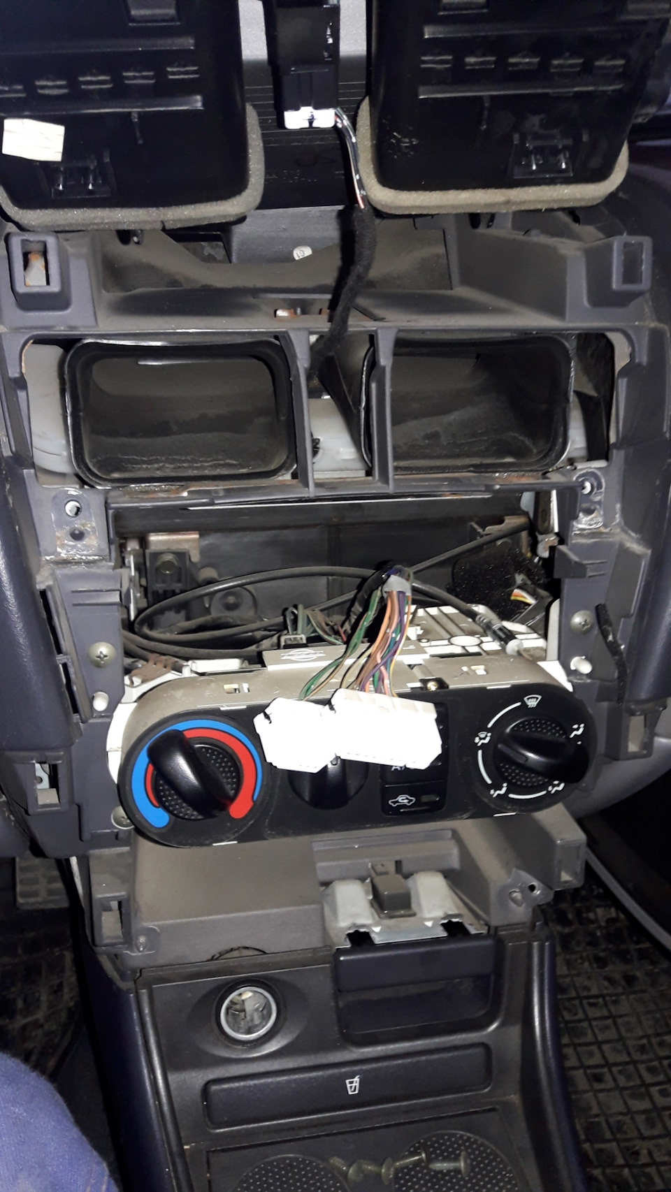 Заменили сальник штока выбора передач — Subaru Forester (SH), 2 л, 2008 ...