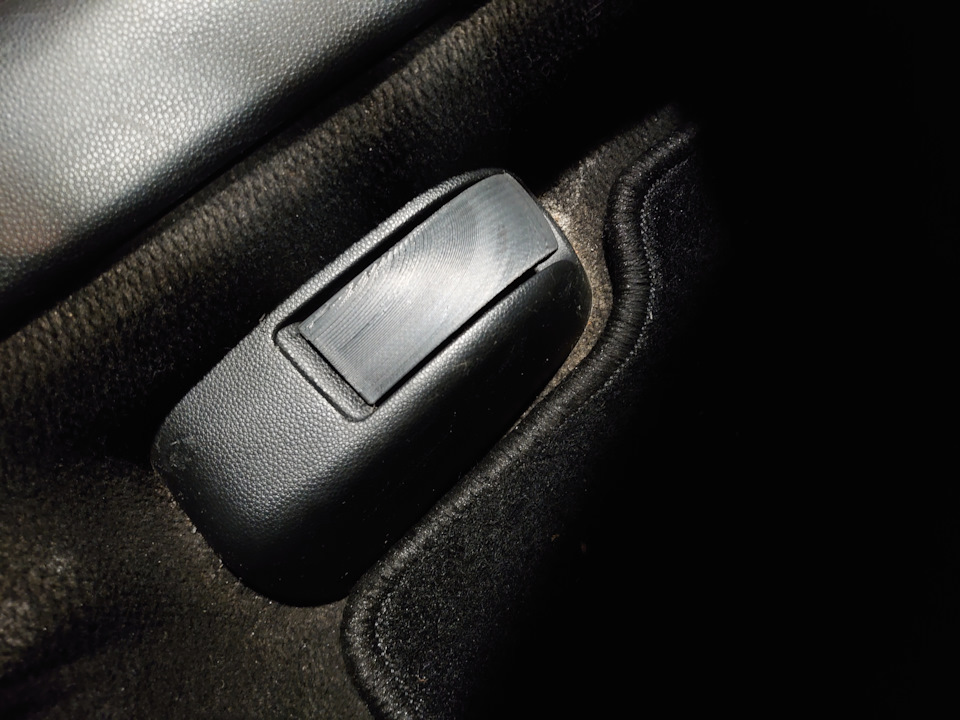 Ручка открывания лючка бака — Mazda 3 (1G) BK, 2 л, 2005 года | своими ...