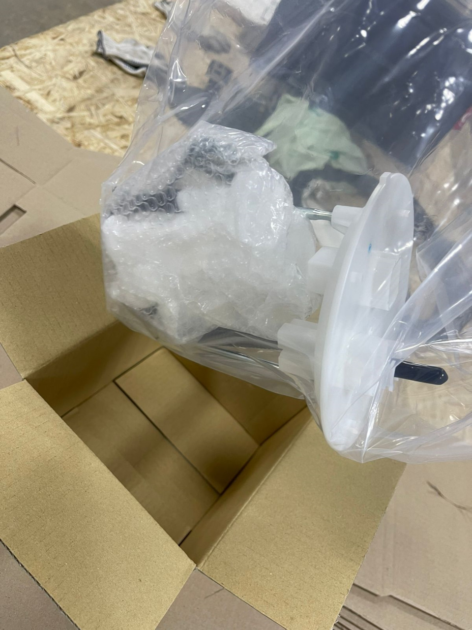 Замена топливного фильтра — Lexus RX (4G), 2 л, 2015 года | визит на ...