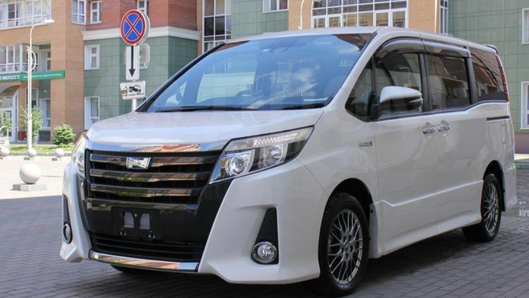 Toyota Noah (3G) 1.8 гибридный 2016 | Super Family Bus на DRIVE2