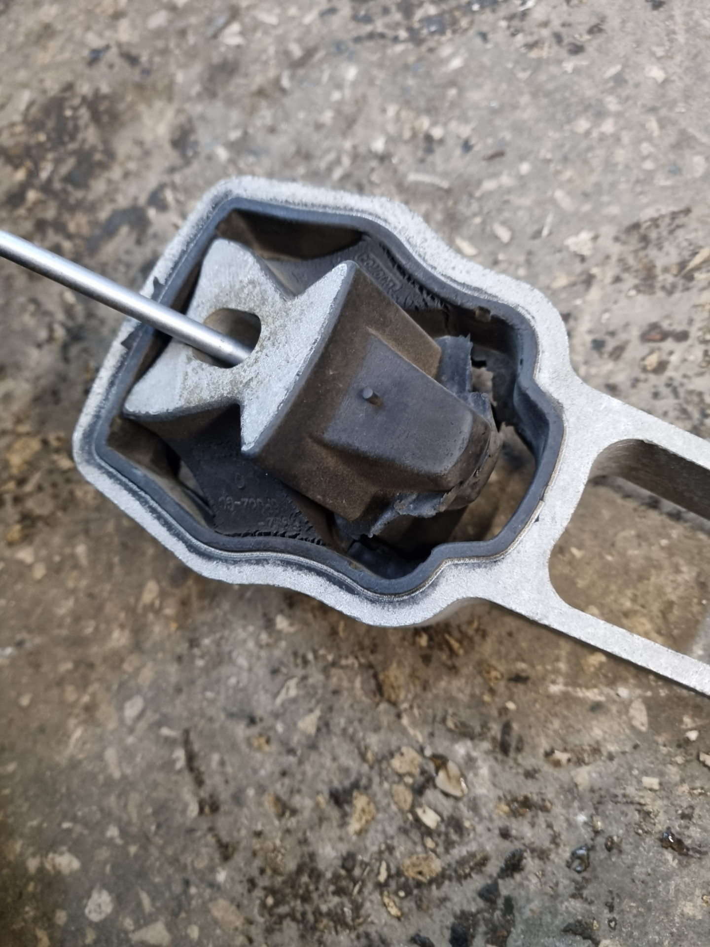 Замена Volvo 30680474 Тяга реактивная двигателя — Volvo S60 (2G), 2 л ...