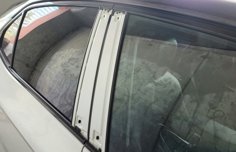 15. Боковые накладки на двери — Toyota Camry (XV70), 2,5 л, 2021 года ...
