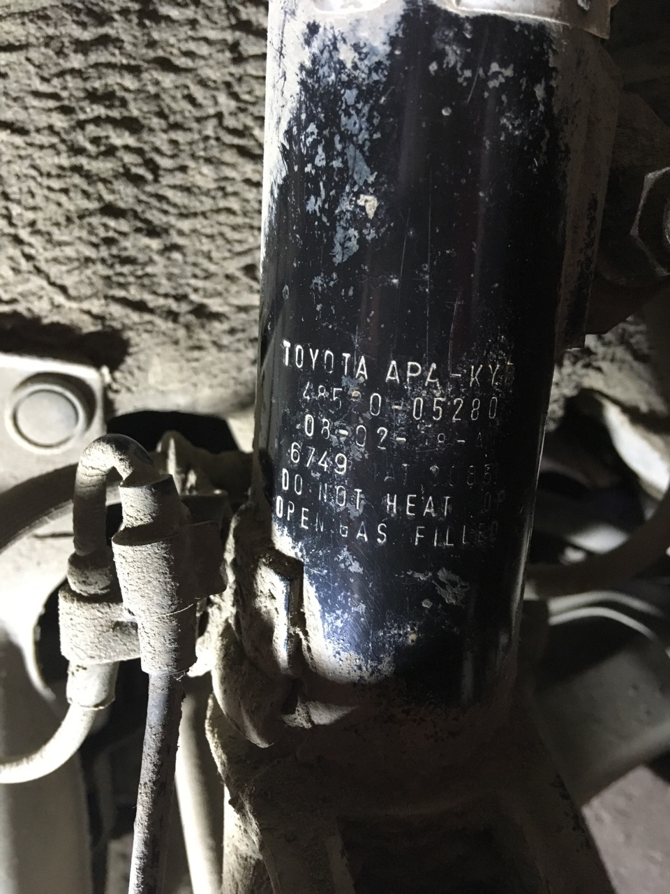 Амортизаторы передние оригинал TOYOTA 4851009B40, 4852009A70 — Toyota ...