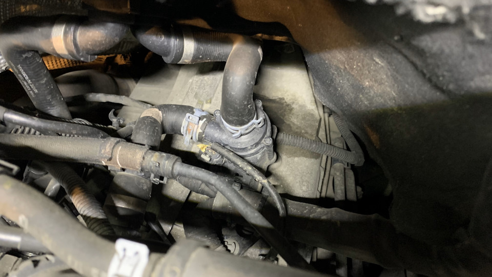 01020 — Насос ОЖ(V36) — Audi A5 Sportback (1G), 2 л, 2013 года | своими ...