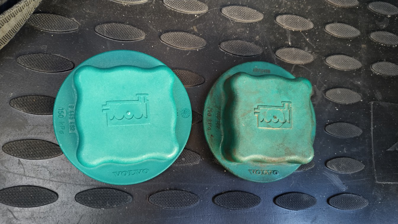 Замена пробки расширительного бачка ОЖ — Volvo S60 (1G), 2,4 л, 2006 ...