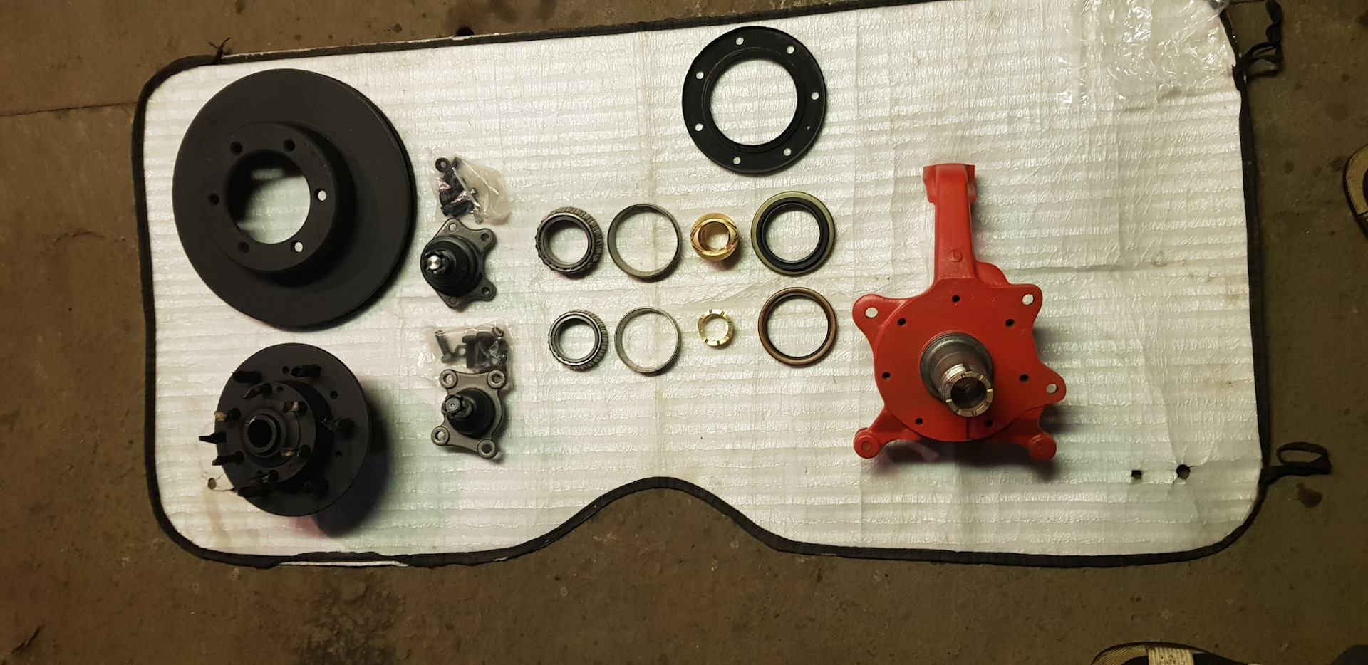 Левая ступица запчасти. — Toyota 4Runner II, 3 л, 1991 года | запчасти ...