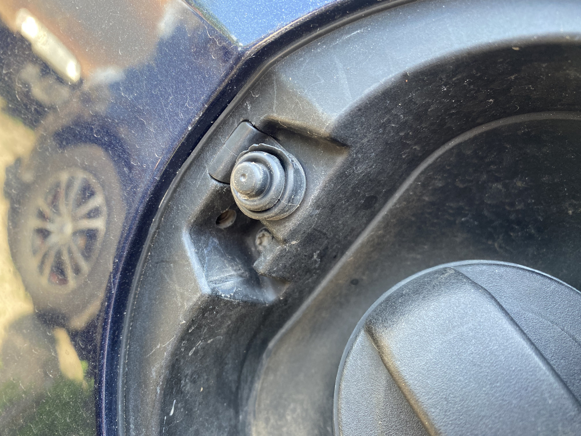 6Q6809986C Стопор лючка топливного бака VW — Volkswagen Passat B7, 1,8 ...