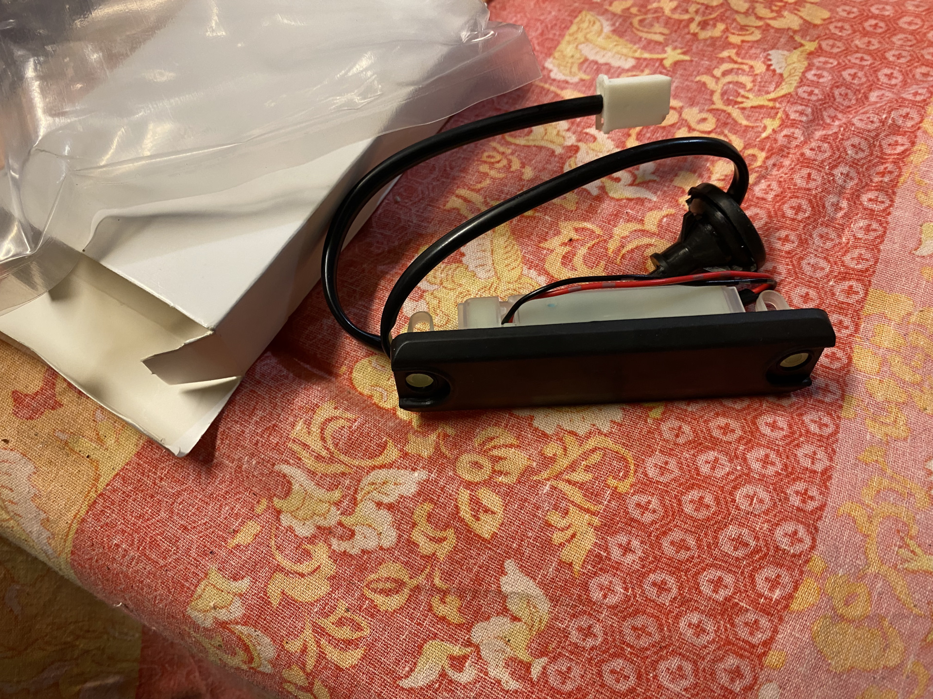 Замена кнопки багажника — Toyota Sienna (2G), 3,3 л, 2004 года | своими ...