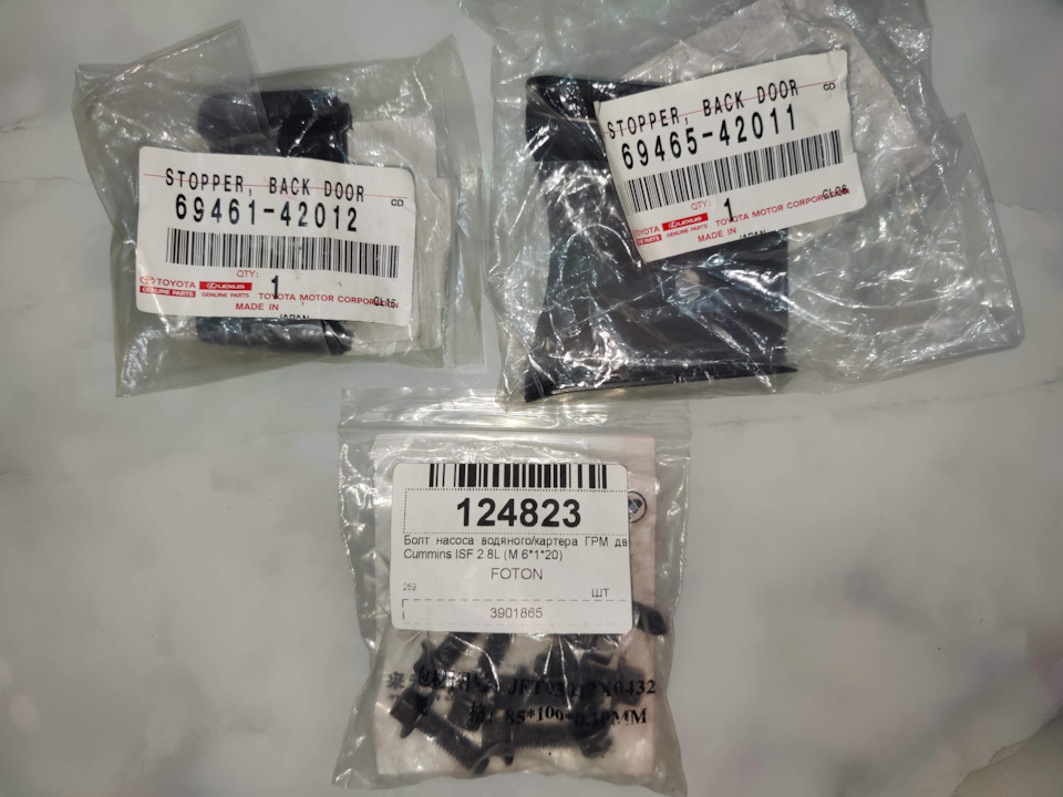 Замена направляющих 5-й двери — Toyota RAV4 (II), 2 л, 2005 года ...