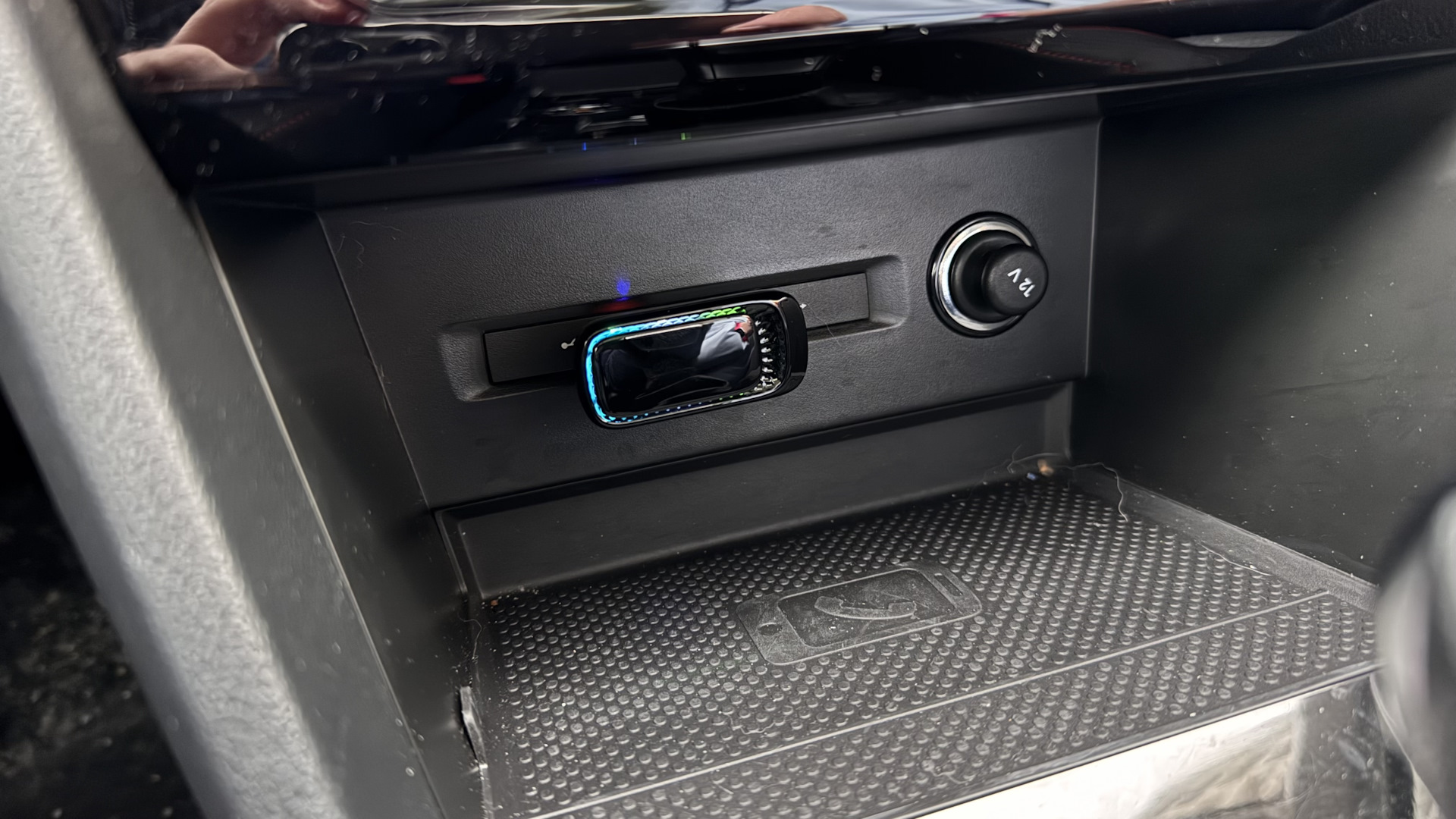 Мелочь, а приятно! Беспроводной Car Play! — Volkswagen Tiguan L, 2 л ...