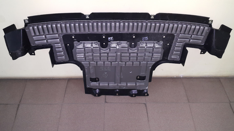 Замена пыльника двигателя — Audi Q7 (1G), 3 л, 2010 года | запчасти ...