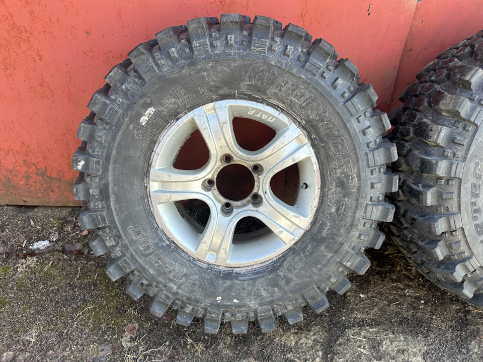 Шины всесезонные 265/80 R16, литые диски 7Jx16 ET35 5x139,7 на УАЗ 3151 ...