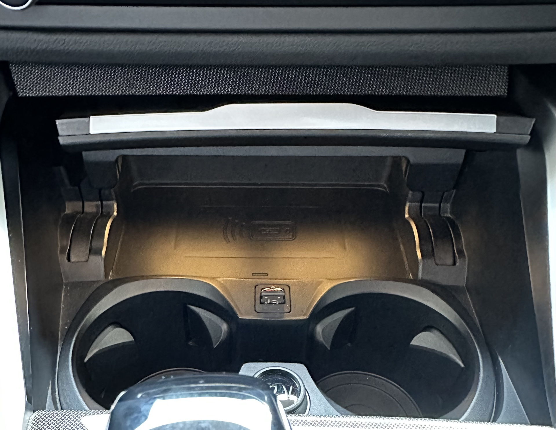 BMW G20 Wireless charger scratches repair — BMW 3 series (G20), 2 л ...