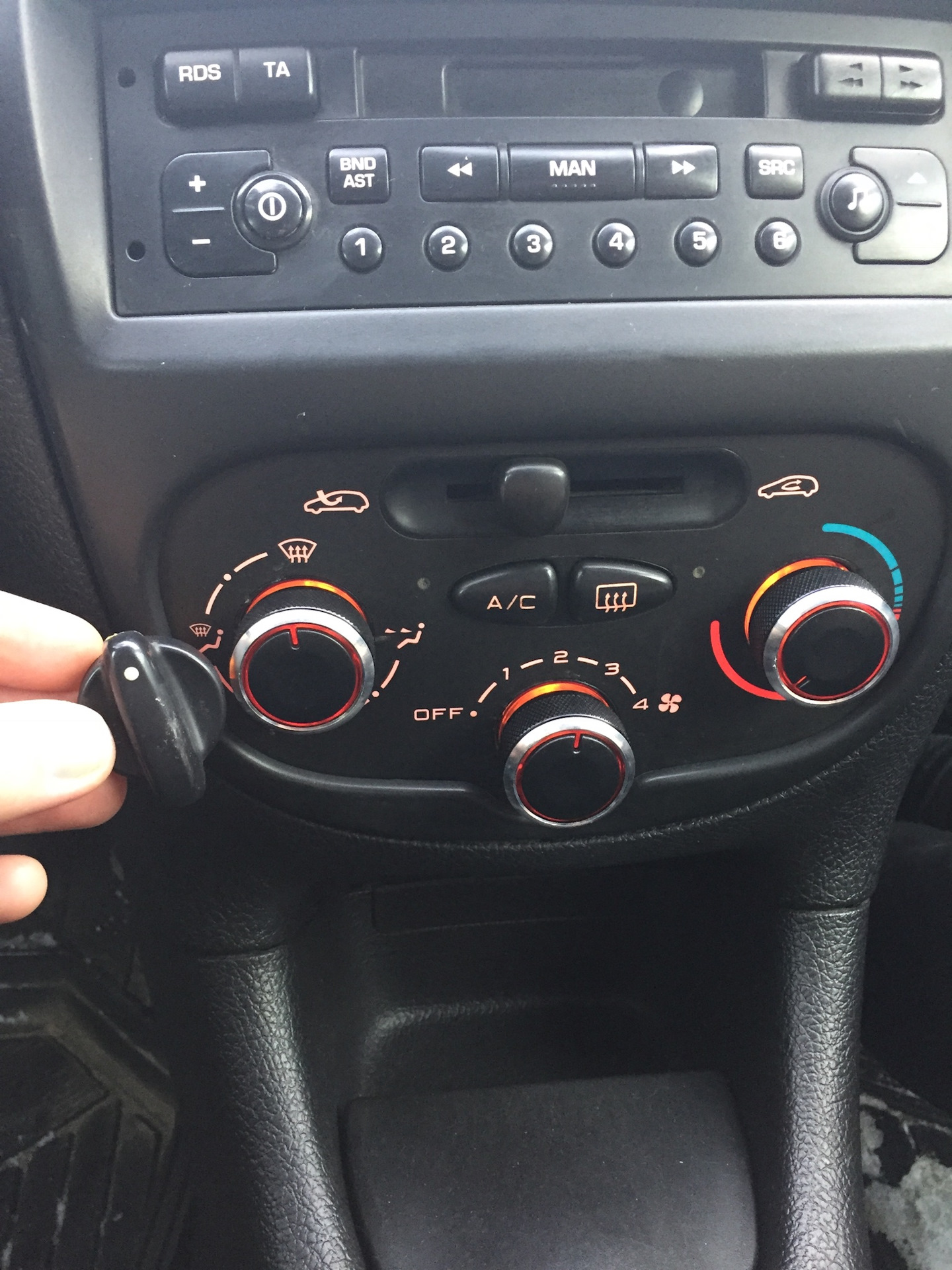 Ручки регулировки печки — Peugeot 206, 1,4 л, 2002 года | аксессуары ...