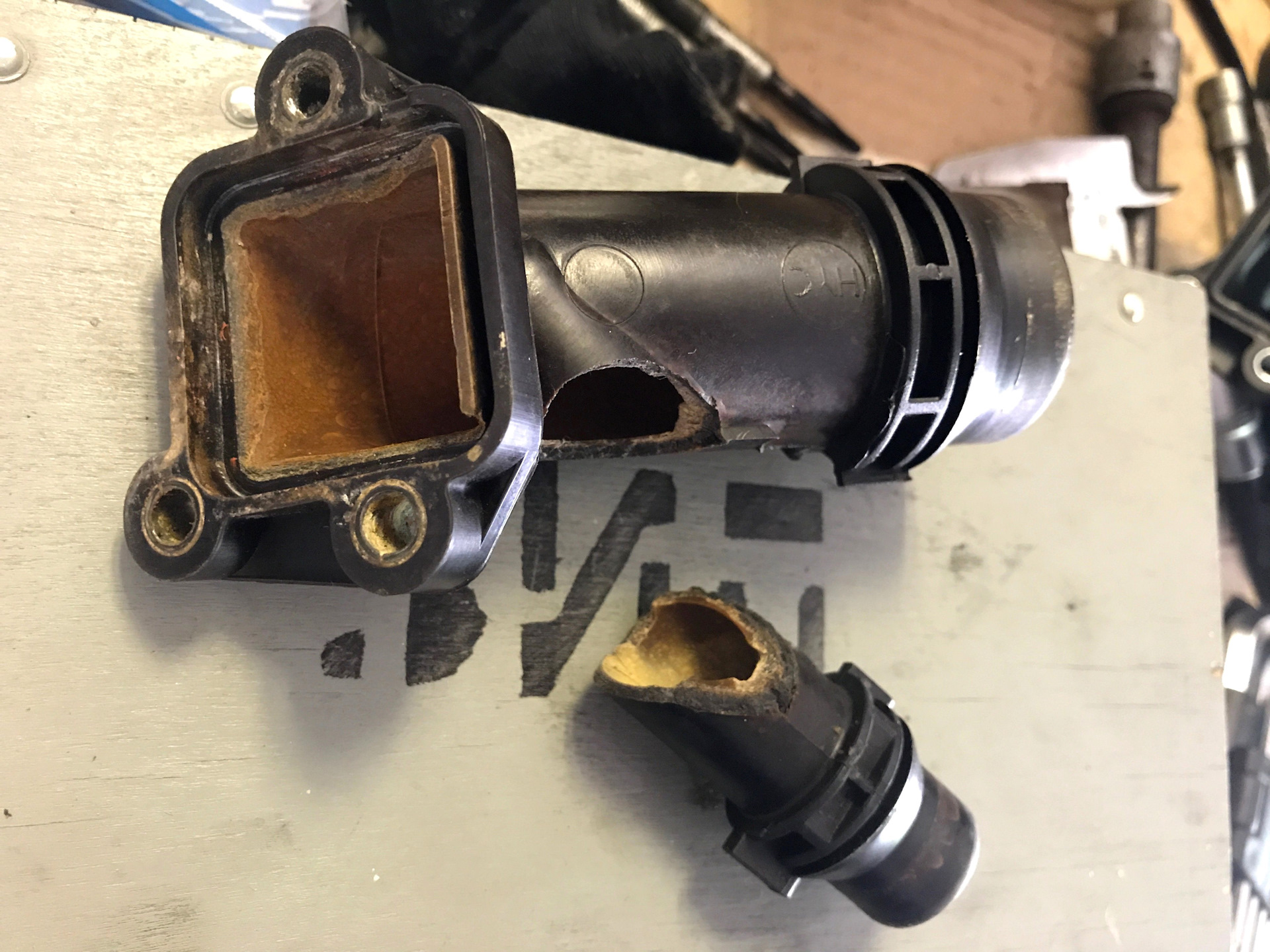 Замена свечей предпускового подогрева и соединительного патрубка ...