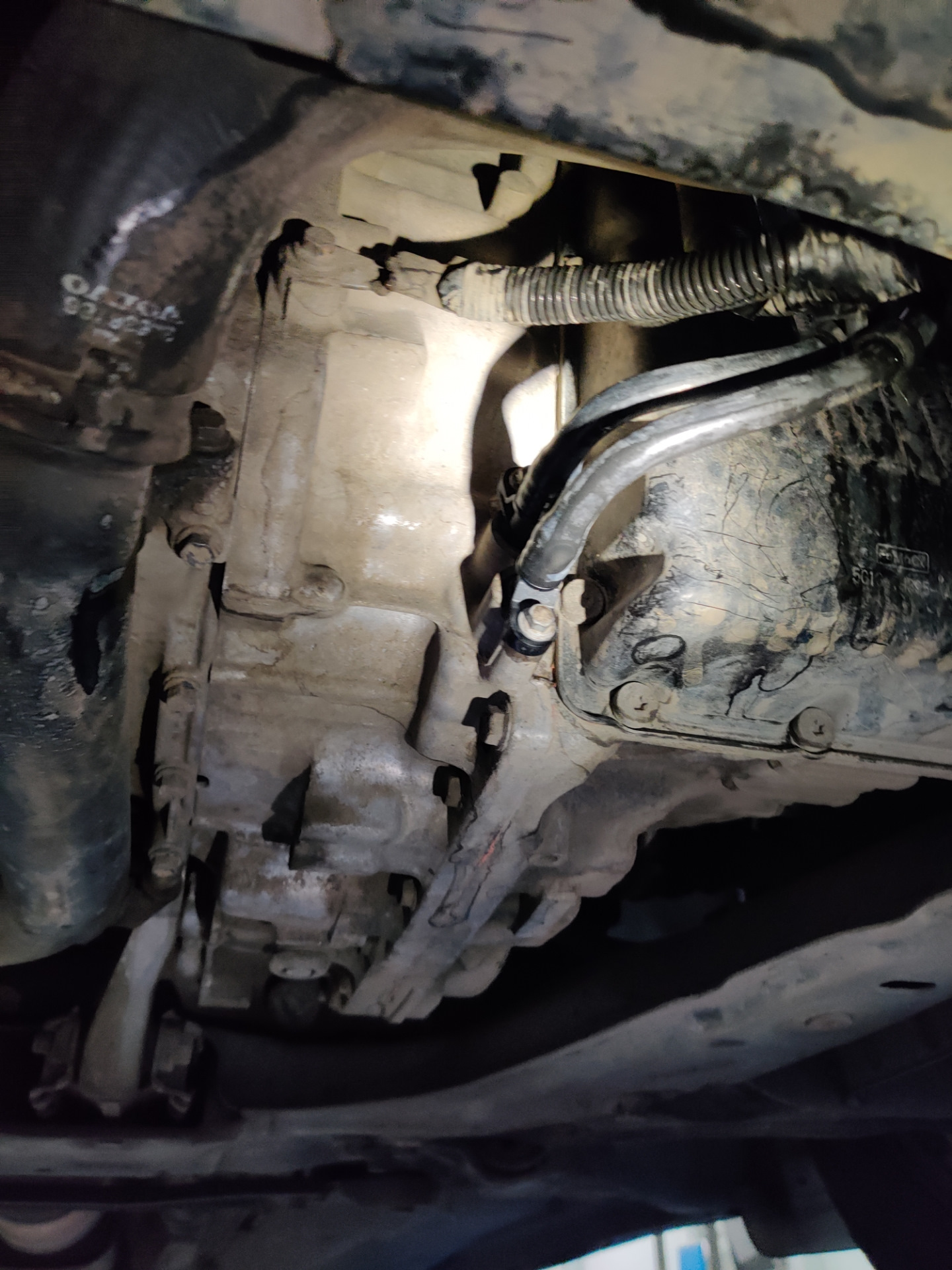 Замена трубок охлаждения АКПП — Volvo S80 (2G), 2,5 л, 2007 года ...